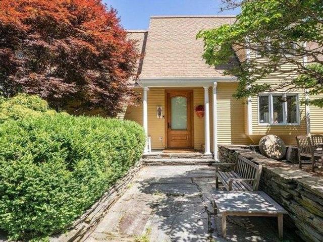 house with 4 bedroom, Hartford VT ES105157019