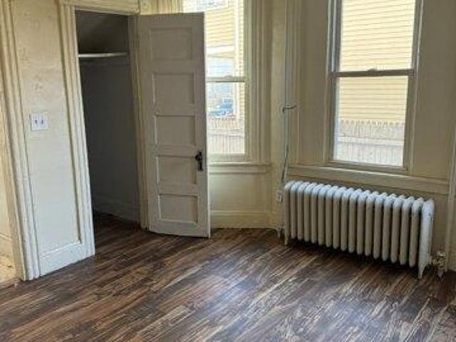 house with 4 bedroom, Hartford CT ES104115300