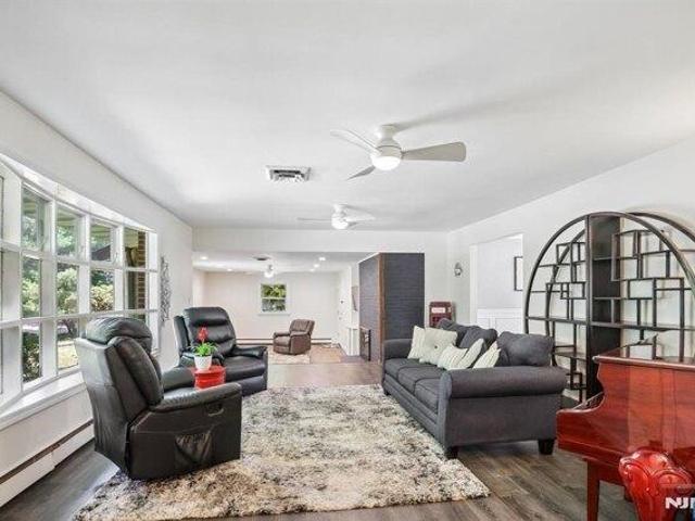 house with 4 bedroom, Harrington Park NJ ES104851034
