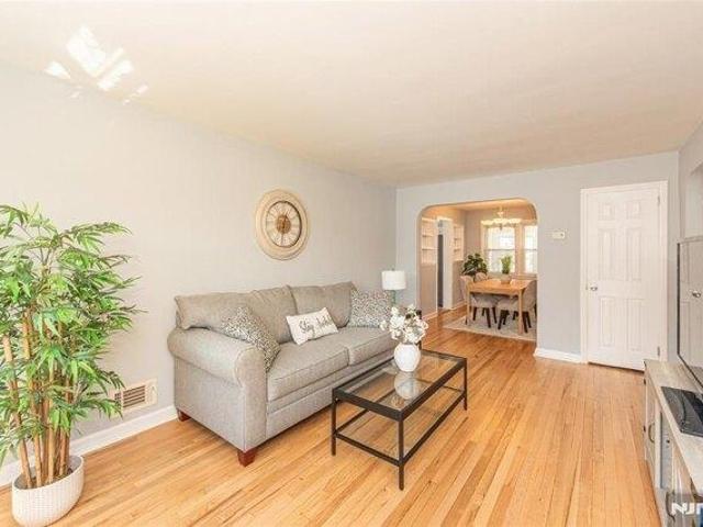 house with 4 bedroom, Hasbrouck Heights NJ DS102563432