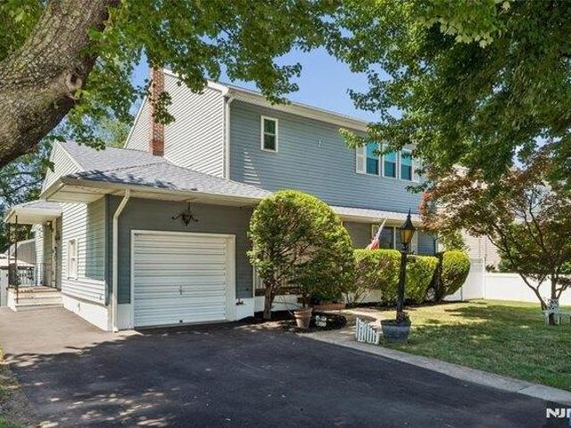 house with 4 bedroom, Hasbrouck Heights NJ ES104567116