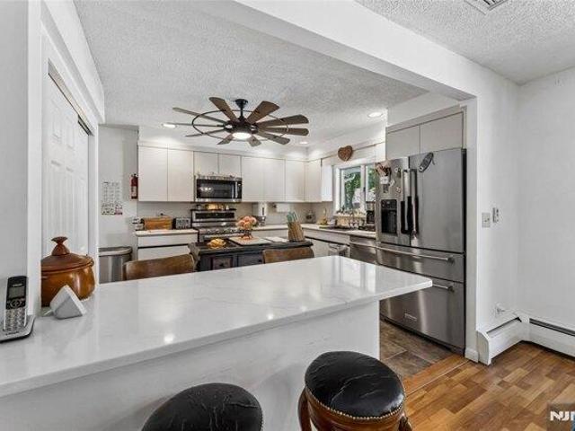 house with 4 bedroom, Hasbrouck Heights NJ ES105142452