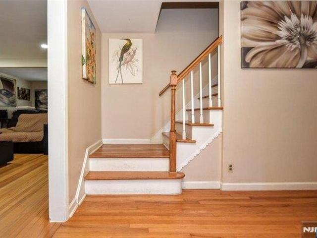house with 4 bedroom, Hasbrouck Heights NJ ES105124358