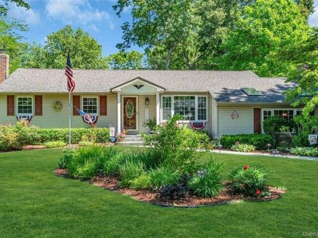 house with 4 bedroom, Hauppauge NY ES104908298