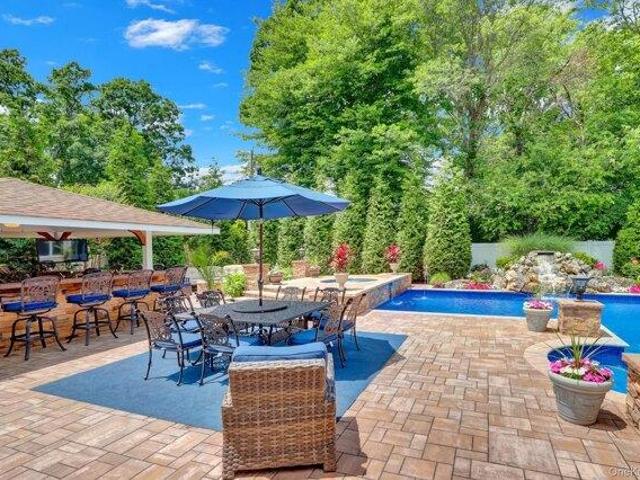 house with 4 bedroom, Hauppauge NY ES104921652