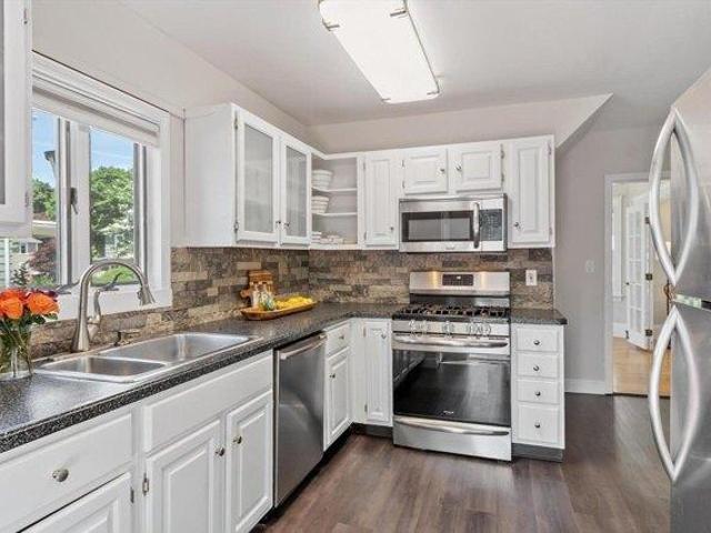 house with 4 bedroom, Haverhill MA ES103808372
