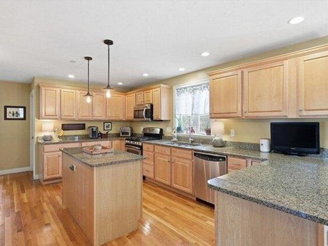 house with 4 bedroom, Haverhill MA ES105141406