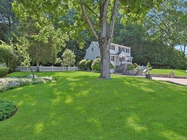 house with 4 bedroom, Hawthorne NY ES104904559