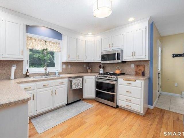 house with 4 bedroom, Hebron CT ES105160313