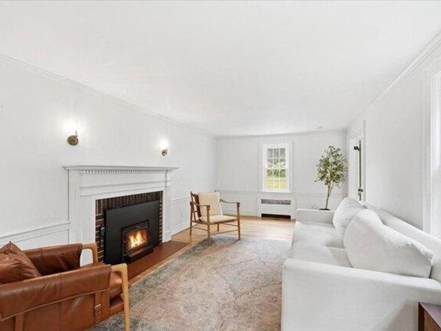 house with 4 bedroom, Hingham MA DS104077884