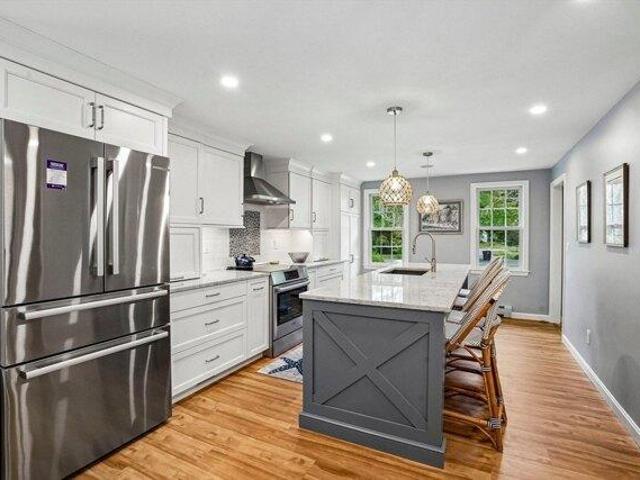house with 4 bedroom, Hingham MA ES104152032