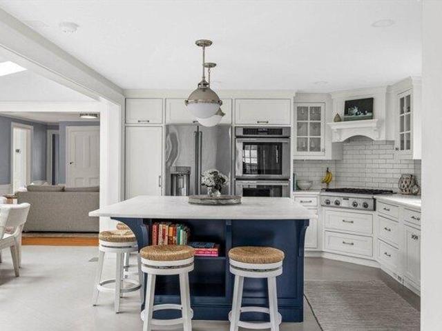 house with 4 bedroom, Hingham MA ES103036349