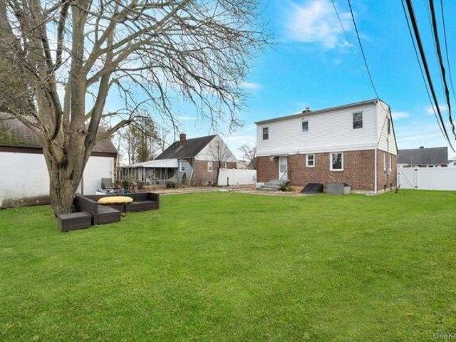 house with 4 bedroom, Hicksville NY ES104904536
