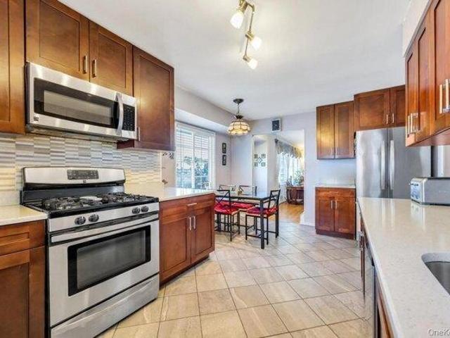 house with 4 bedroom, Hicksville NY ES104905016