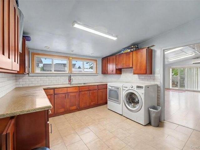 house with 4 bedroom, Hicksville NY ES104905182