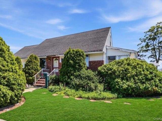 house with 4 bedroom, Hicksville NY ES104907276
