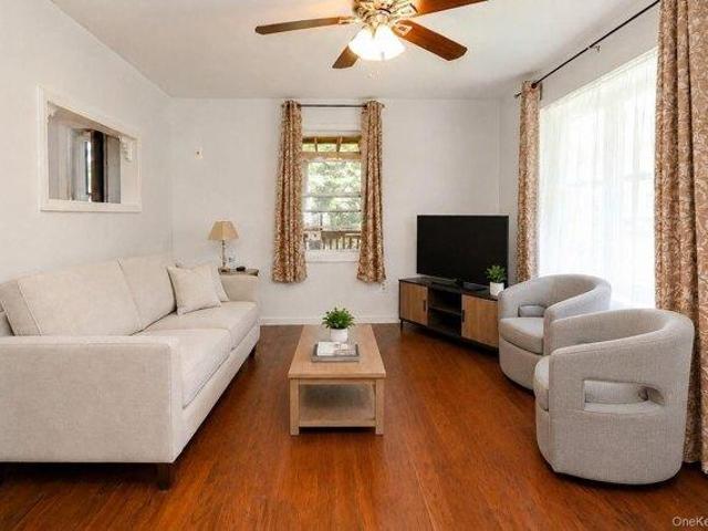 house with 4 bedroom, Highland Falls NY ES105207007