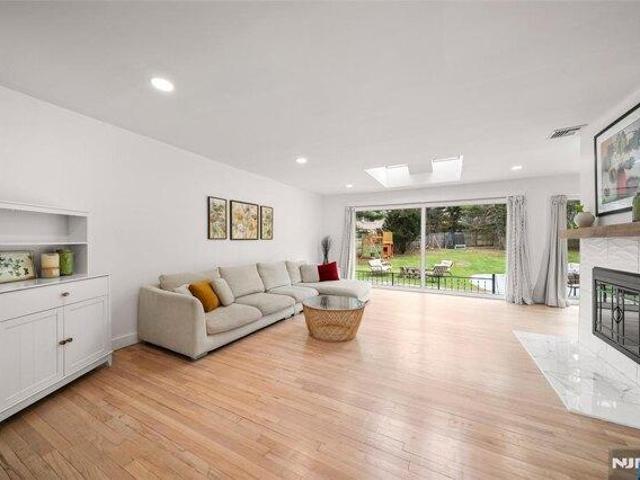 house with 4 bedroom, Hillsdale NJ DLS101747603
