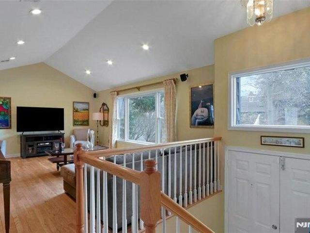 house with 4 bedroom, Hillsdale NJ DLS102256576