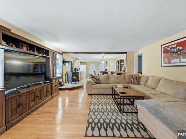 house with 4 bedroom, Hillsdale NJ ES105552736