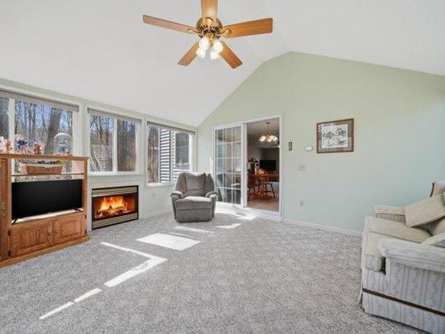 house with 4 bedroom, Hooksett NH DS103020707