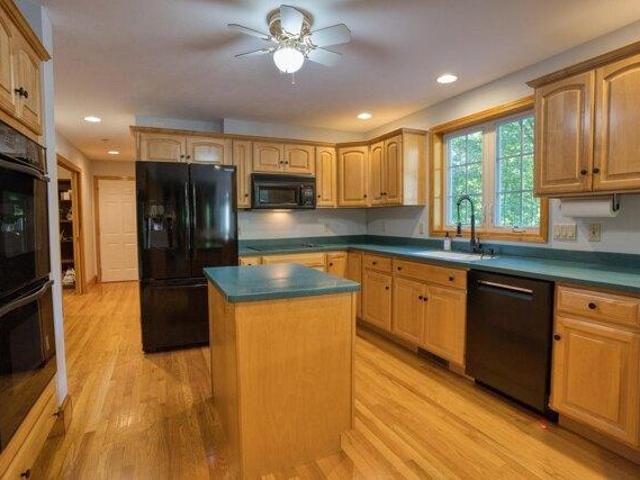 house with 4 bedroom, Hooksett NH ES104443682