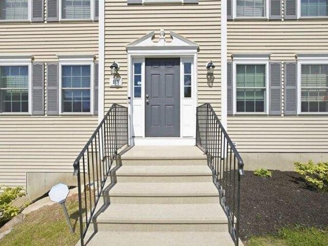 house with 4 bedroom, Hooksett NH ES104606336