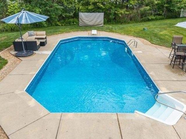 house with 4 bedroom, Hooksett NH ES105107947
