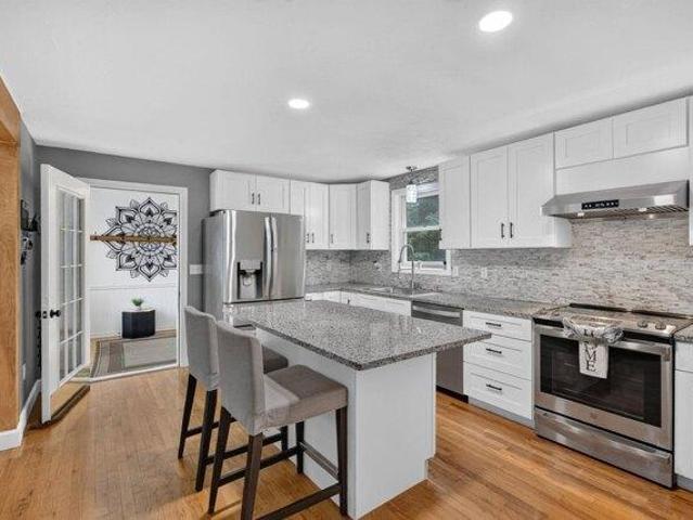 house with 4 bedroom, Hooksett NH ES105228947