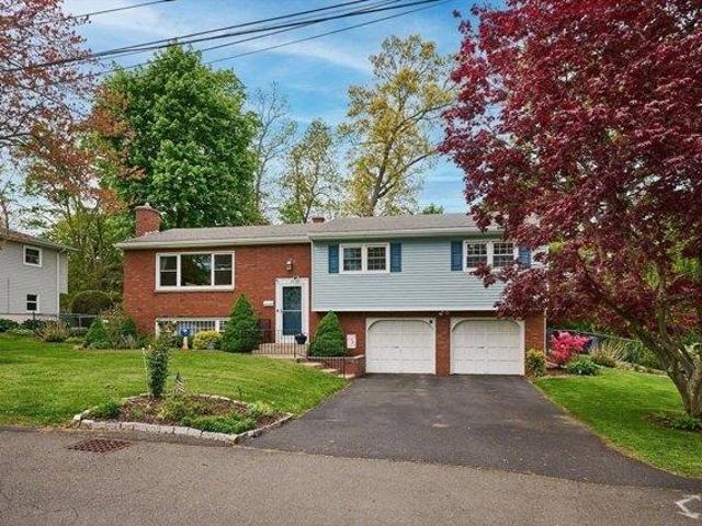 house with 4 bedroom, Holyoke MA DLS102635537