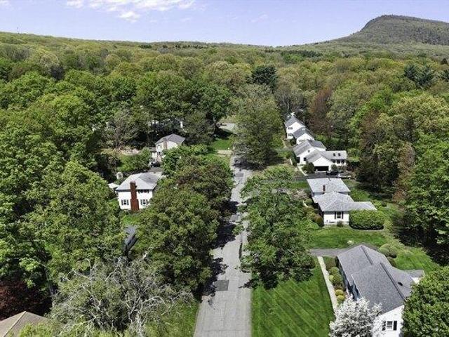 house with 4 bedroom, Holyoke MA DS102670123