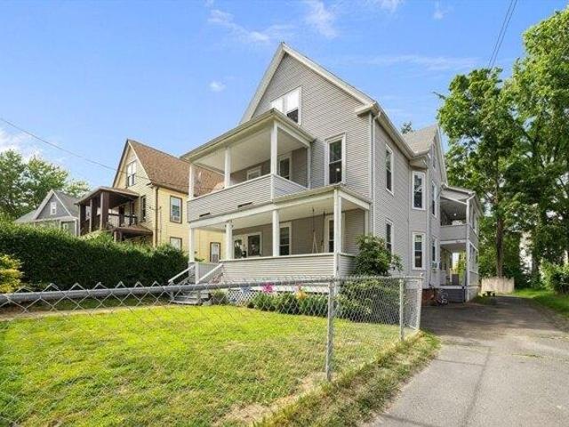 house with 4 bedroom, Holyoke MA ES104376647