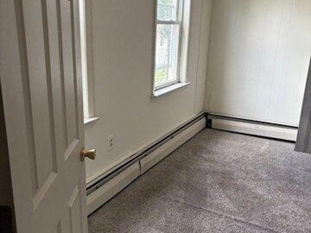 house with 4 bedroom, Holyoke MA ES104835937