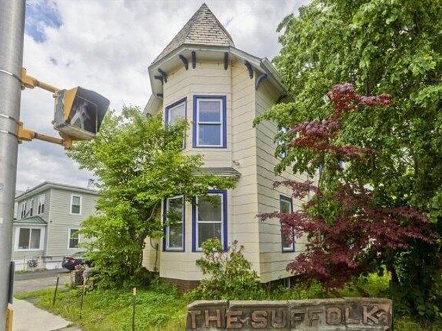 house with 4 bedroom, Holyoke MA ES103493904