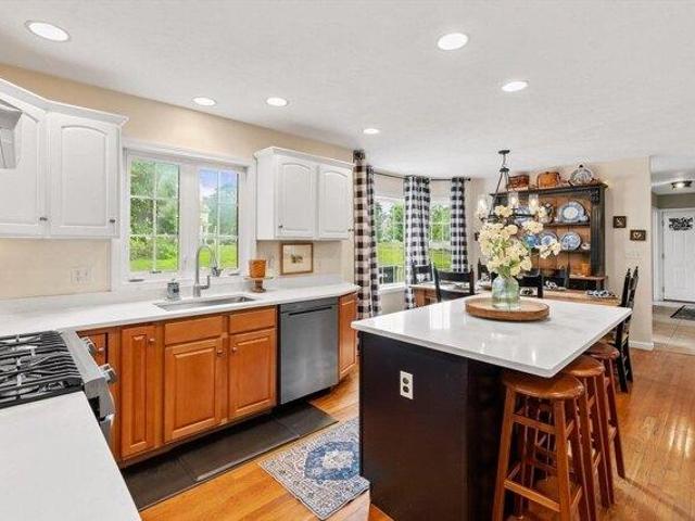 house with 4 bedroom, Holbrook MA DS104191762