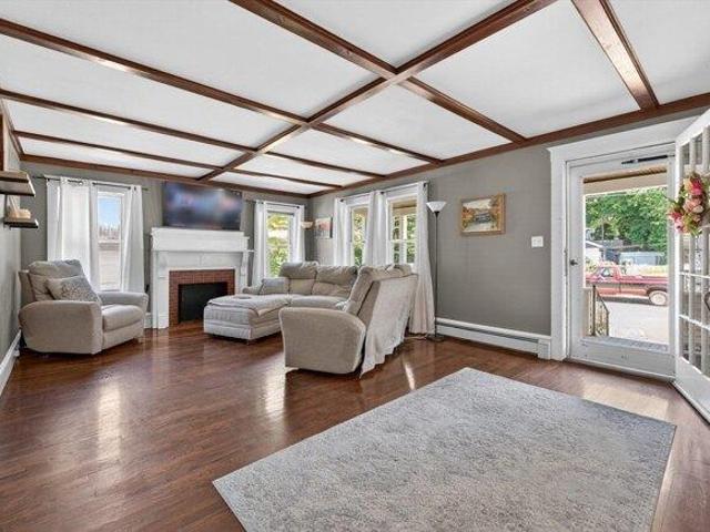 house with 4 bedroom, Holbrook MA ES104571817