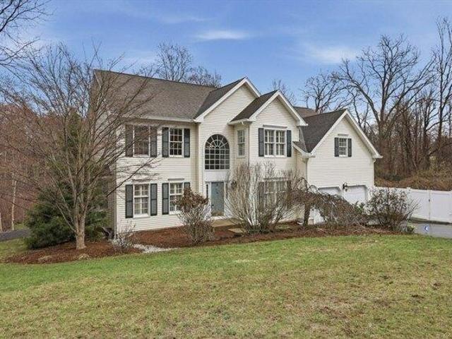 house with 4 bedroom, Holliston MA DLS102412748