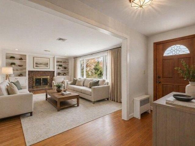 house with 4 bedroom, Holliston MA DLS102447443