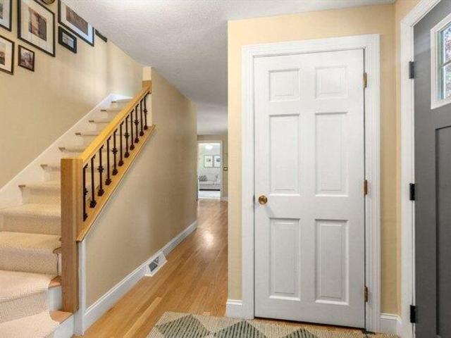house with 4 bedroom, Holliston MA ES103887493