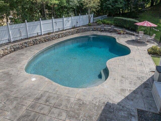 house with 4 bedroom, Holliston MA ES103969857