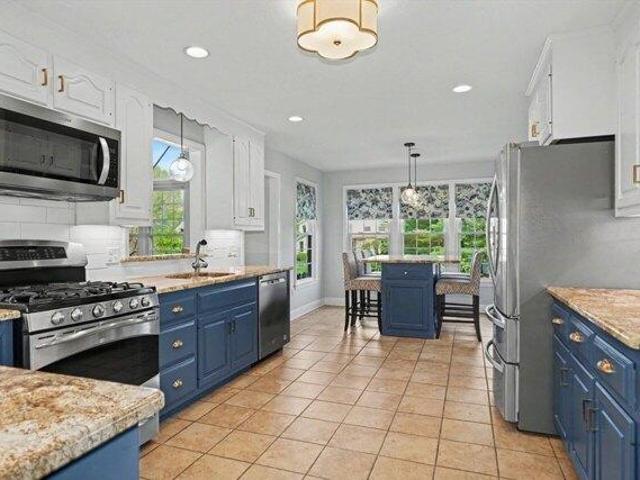 house with 4 bedroom, Holliston MA ES103017663