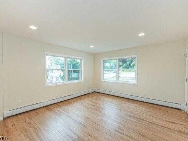 house with 4 bedroom, Hopatcong NJ ES104850159