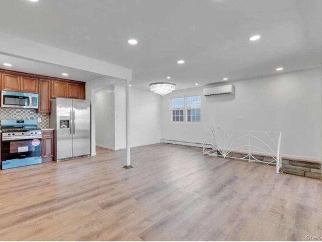 house with 4 bedroom, Howard Beach NY ES103602698
