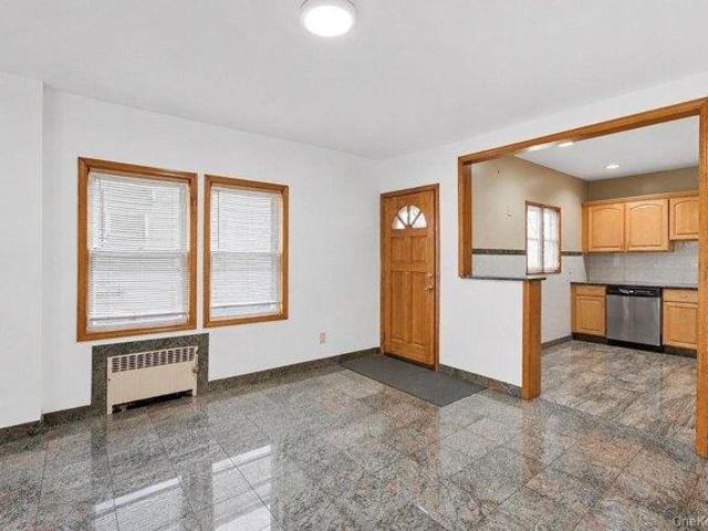 house with 4 bedroom, Howard Beach NY ES105204896