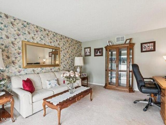 house with 4 bedroom, Howell NJ DLS102284451
