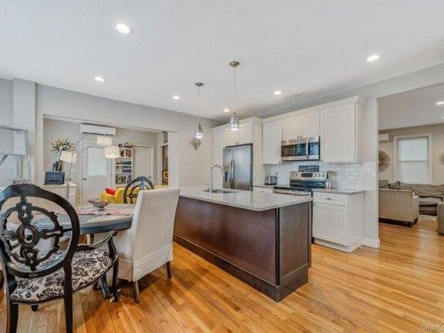 house with 4 bedroom, Huntington Station NY ES104921298