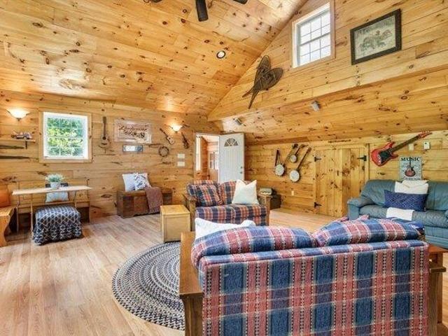 house with 4 bedroom, Hubbardston MA ES103967880
