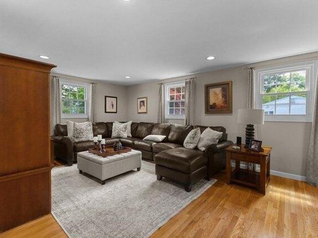 house with 4 bedroom, Hudson MA ES105204016