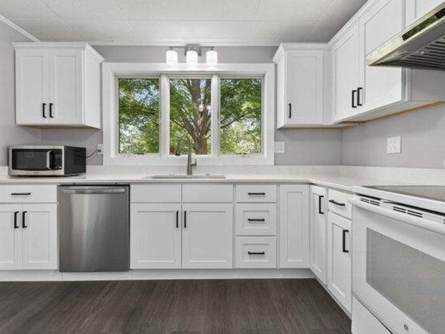 house with 4 bedroom, Hudson NH DLS102779988