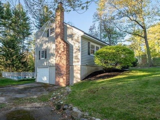 house with 4 bedroom, Hudson NH DS102317608